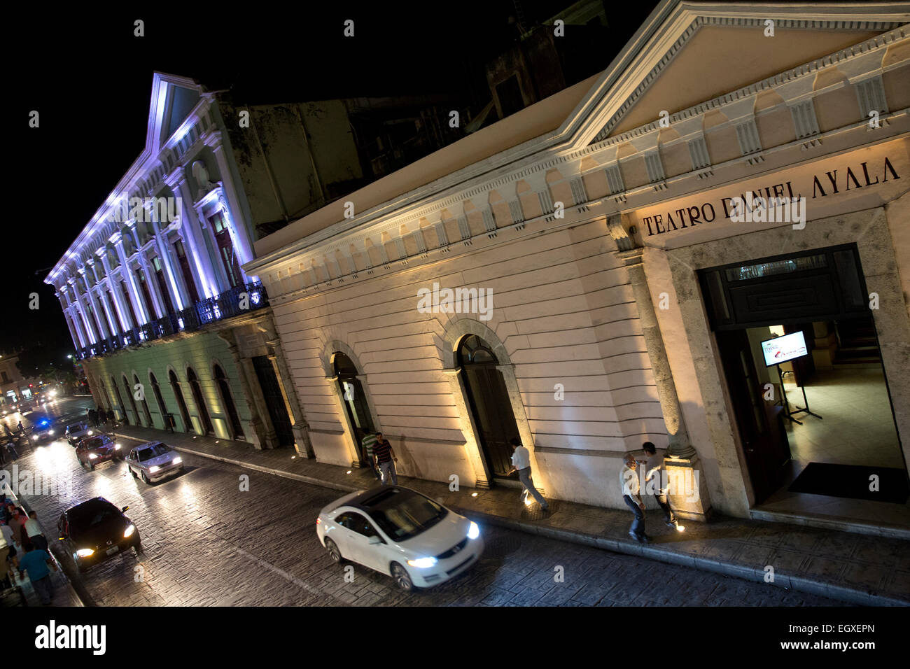 night street scene, Calle 60, Merida, Yucatan, Mexico Stock Photo - Alamy