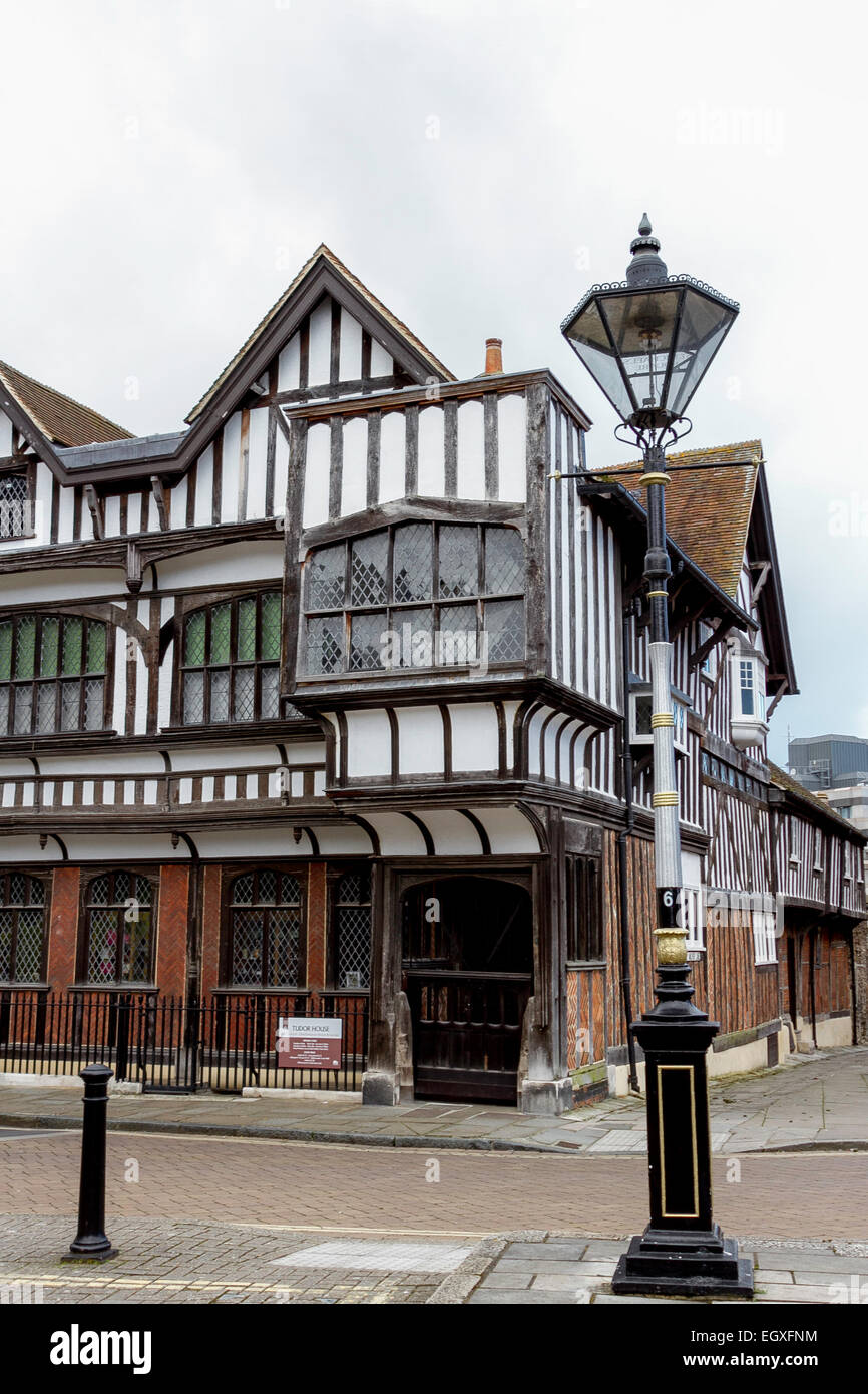 Old public house southampton hi-res stock photography and images - Alamy