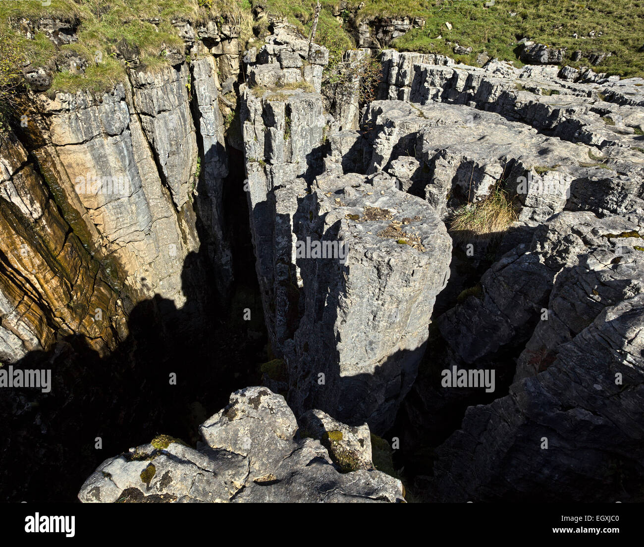 Buttertubs rock chasm near Thwaite, Swaledale Stock Photo - Alamy