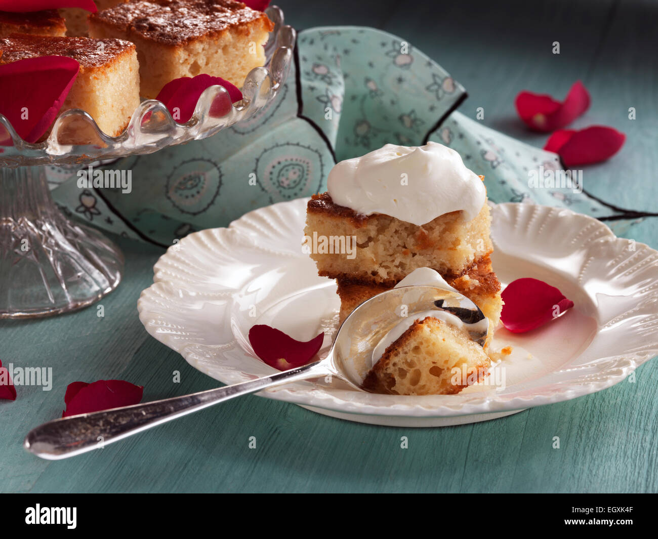 Individual portion rose cake hi-res stock photography and images - Alamy
