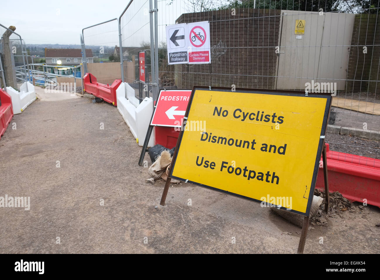 Signs for cyclists at bridge replacement road works in Bristol, 5th ...