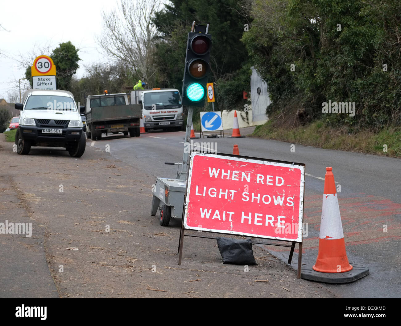 When red light shows wait here sign hi-res stock photography and images ...