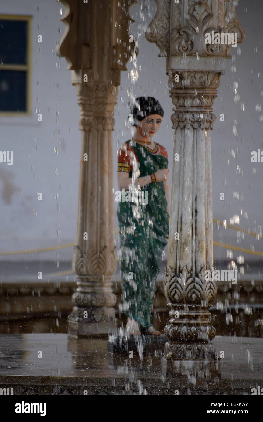 Statue of indian woman hi-res stock photography and images - Alamy
