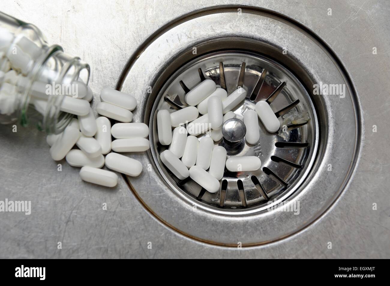 Sink drain hi-res stock photography and images - Alamy