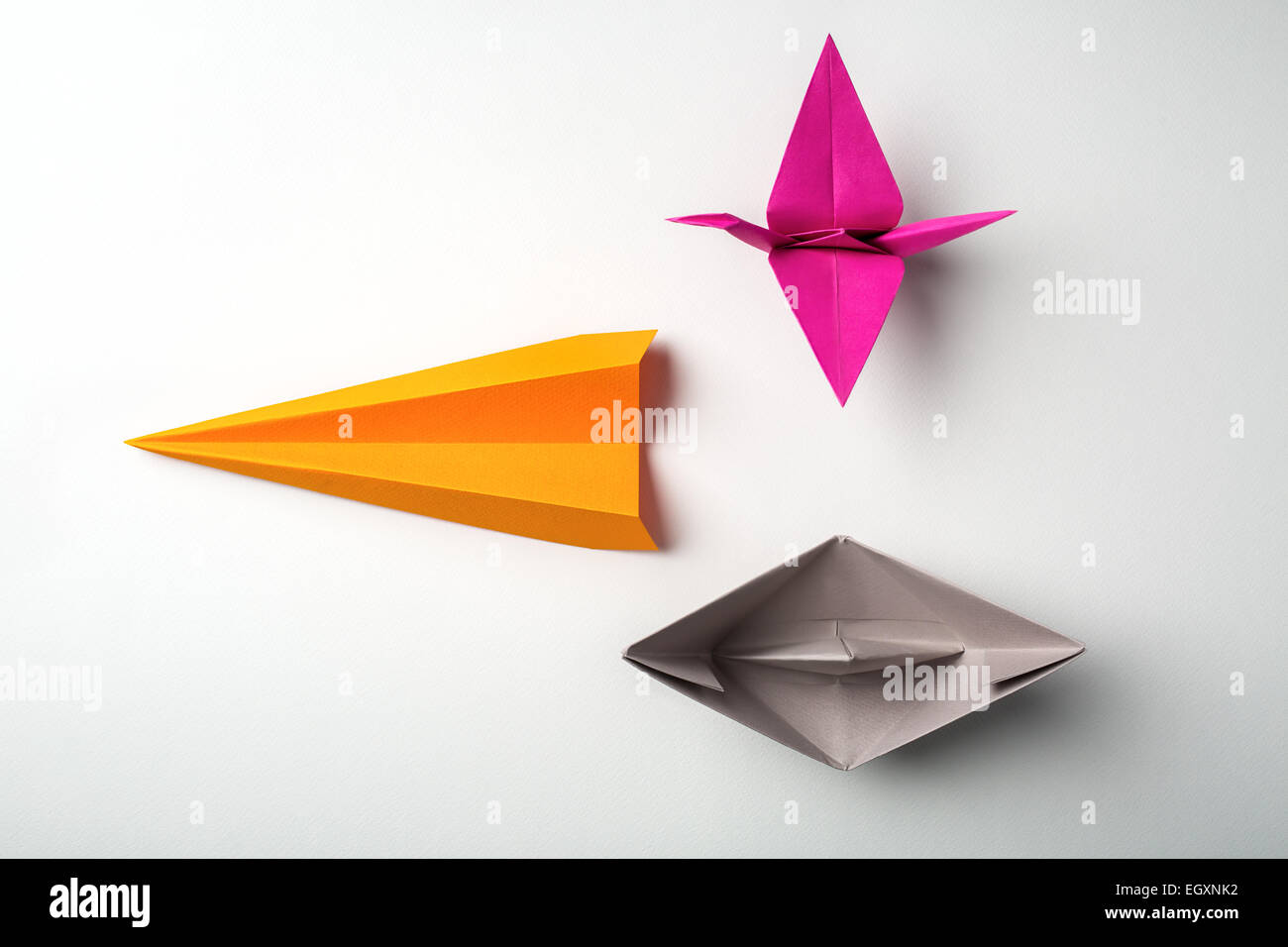 Origami flying bird hi-res stock photography and images - Alamy