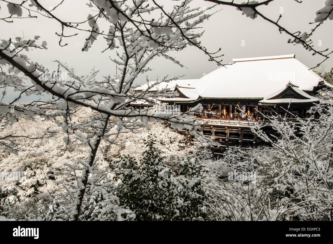Kyoto kiyomizu winter hi-res stock photography and images - Alamy