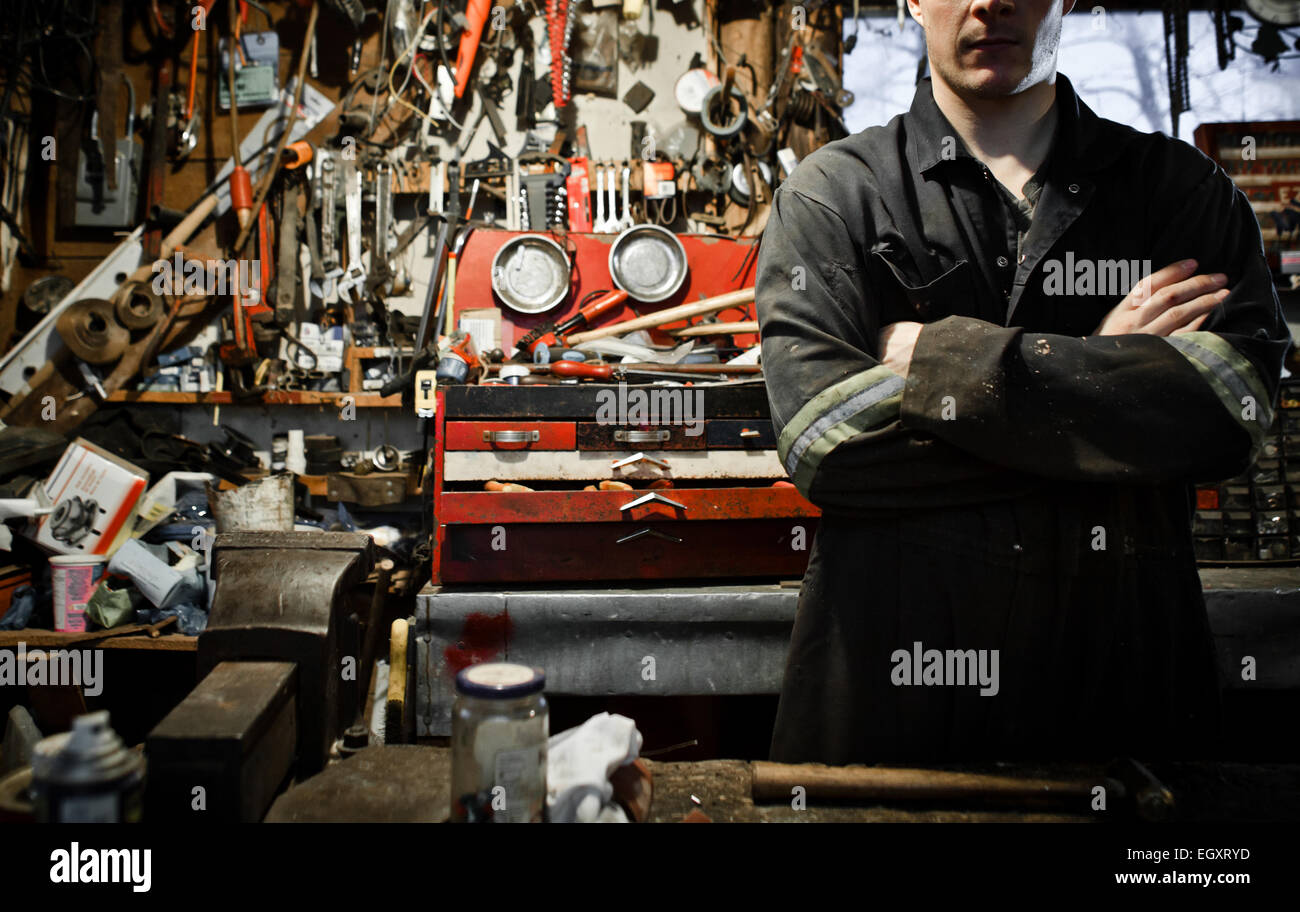 Messy Machine Shop Stock Photos & Messy Machine Shop Stock Images - Alamy