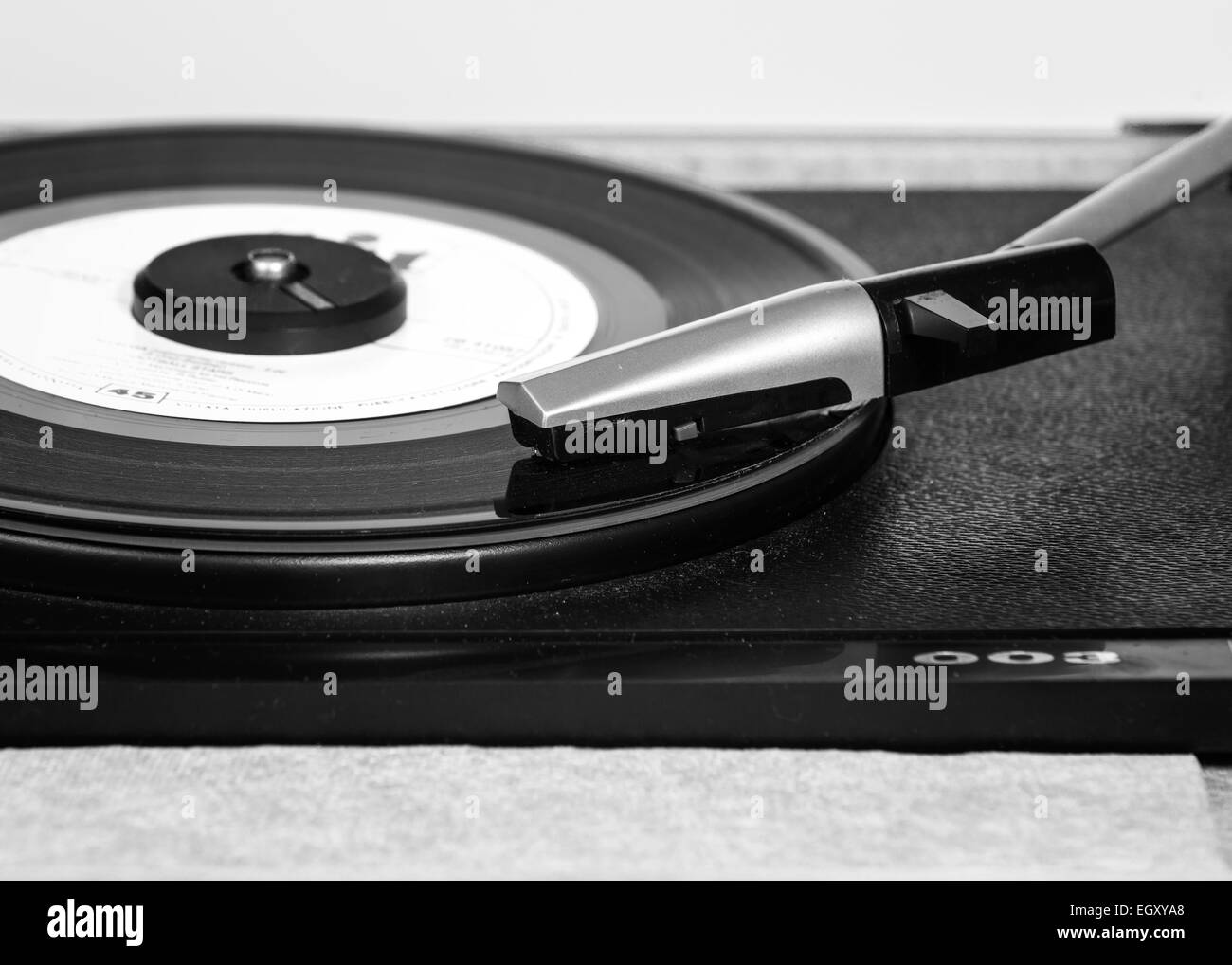 Turntable vinyl player Black and White Stock Photos & Images - Alamy