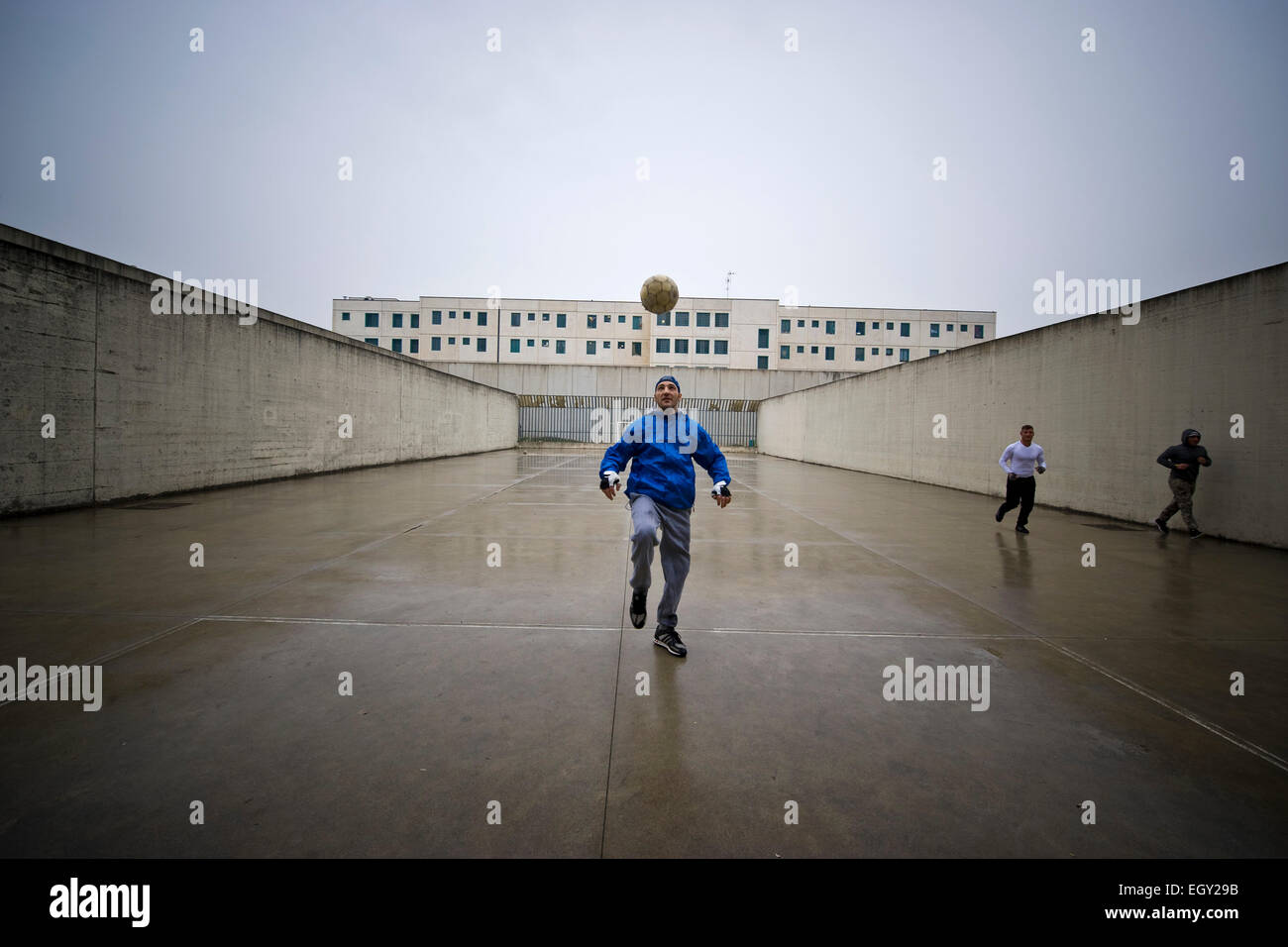 Outdoor prison gym hi-res stock photography and images - Alamy