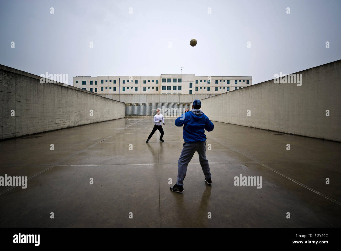 Outdoor prison gym hi-res stock photography and images - Alamy