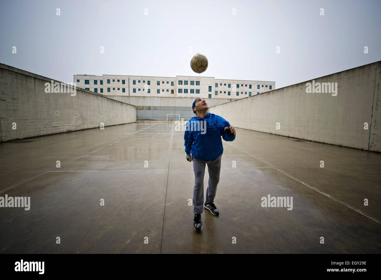 Outdoor prison gym hi-res stock photography and images - Alamy