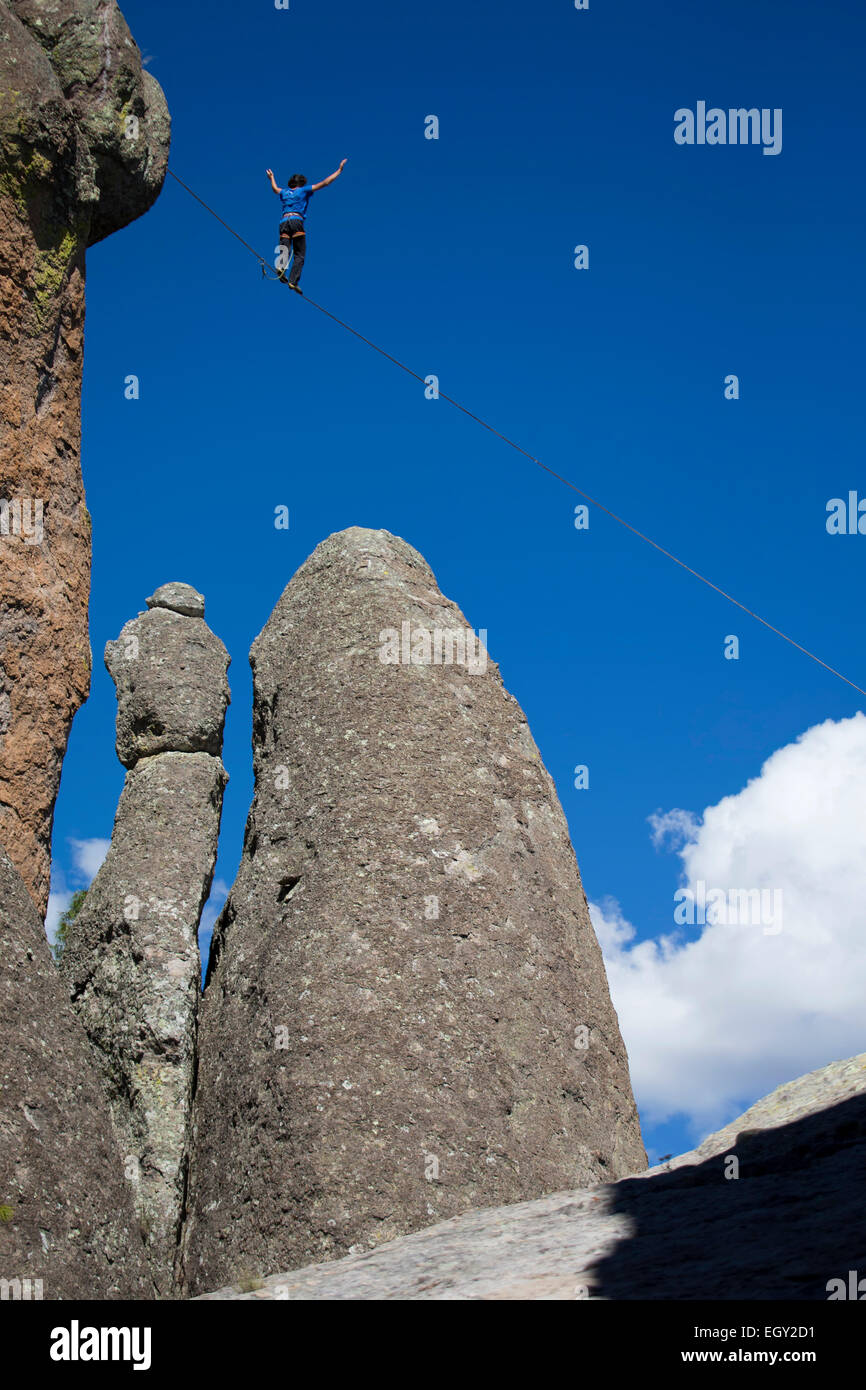 Slacklining and mountain hi-res stock photography and images - Alamy