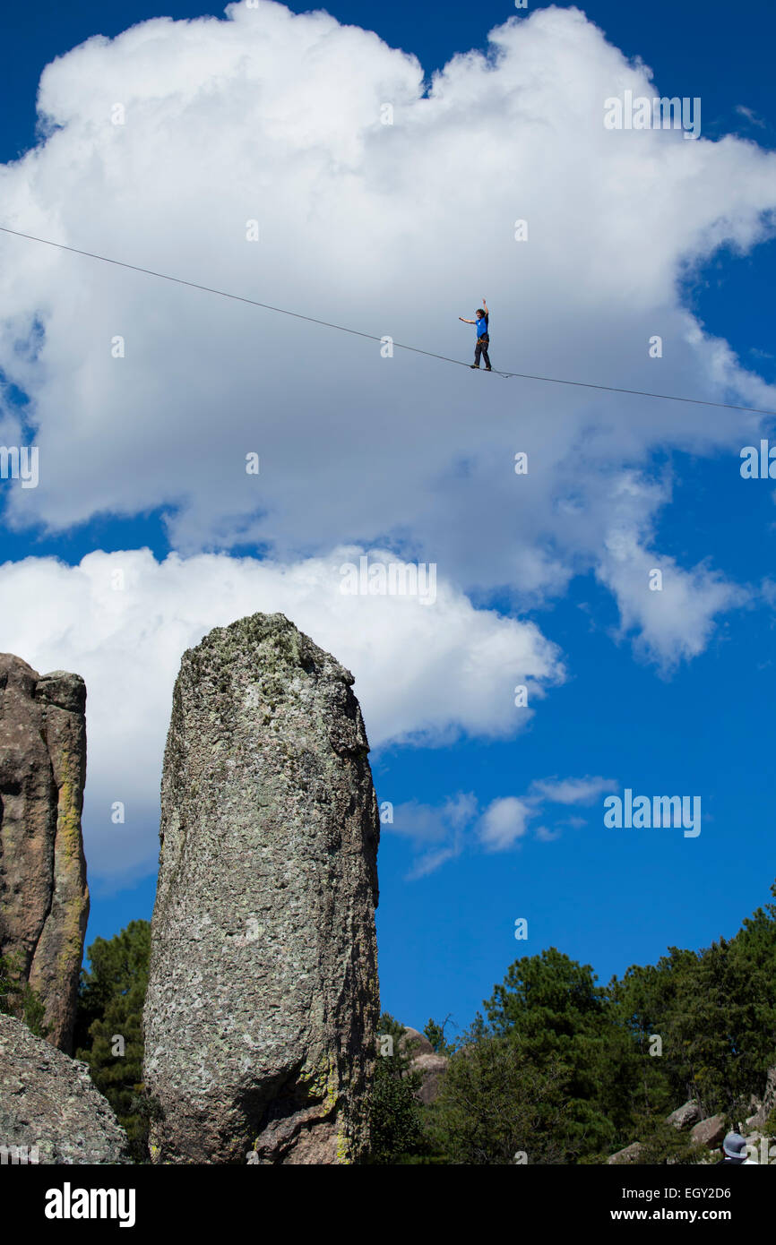 Slacklining and mountain hi-res stock photography and images - Alamy
