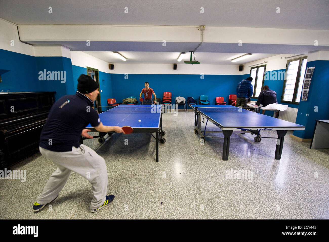 Italy, Bollate prison, Physical activity in the gym, ping pong Stock ...