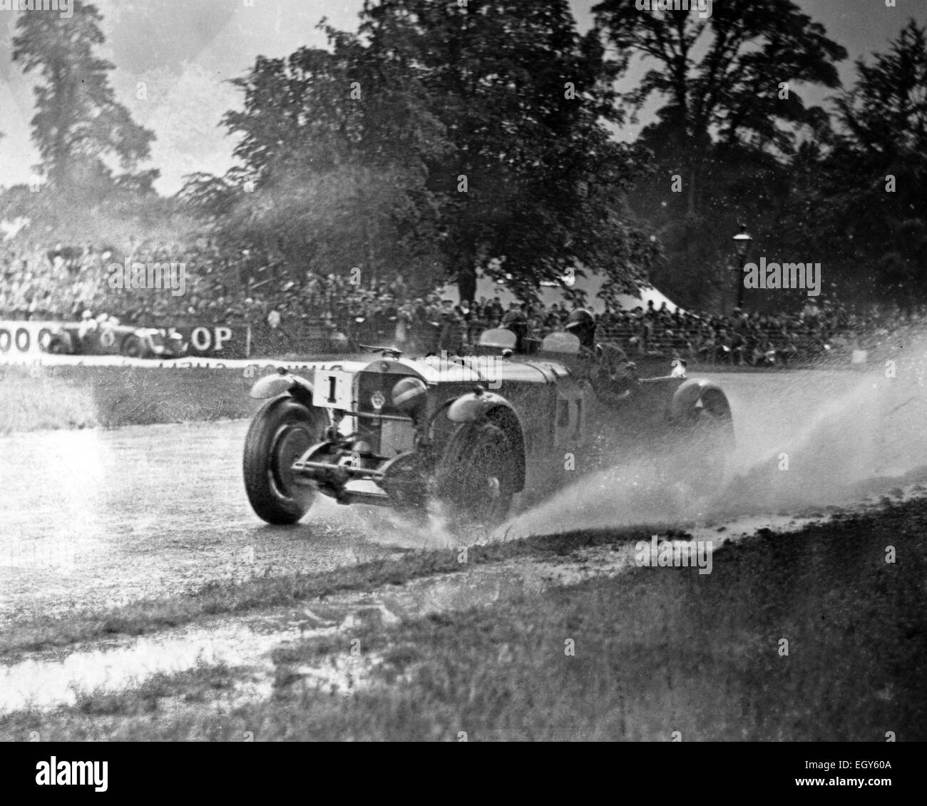 IRISH GRAND PRIX 1931 - Mercedes-Benz car No 1 rounds the Phoenix Park ...