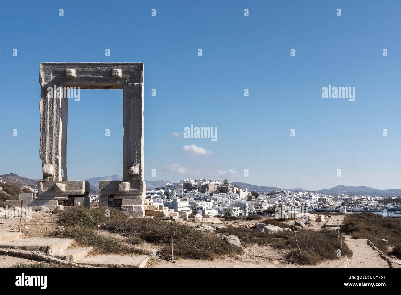 Greece, Cyclades, Naxos, Gate to the temple of Apollo Stock Photo - Alamy