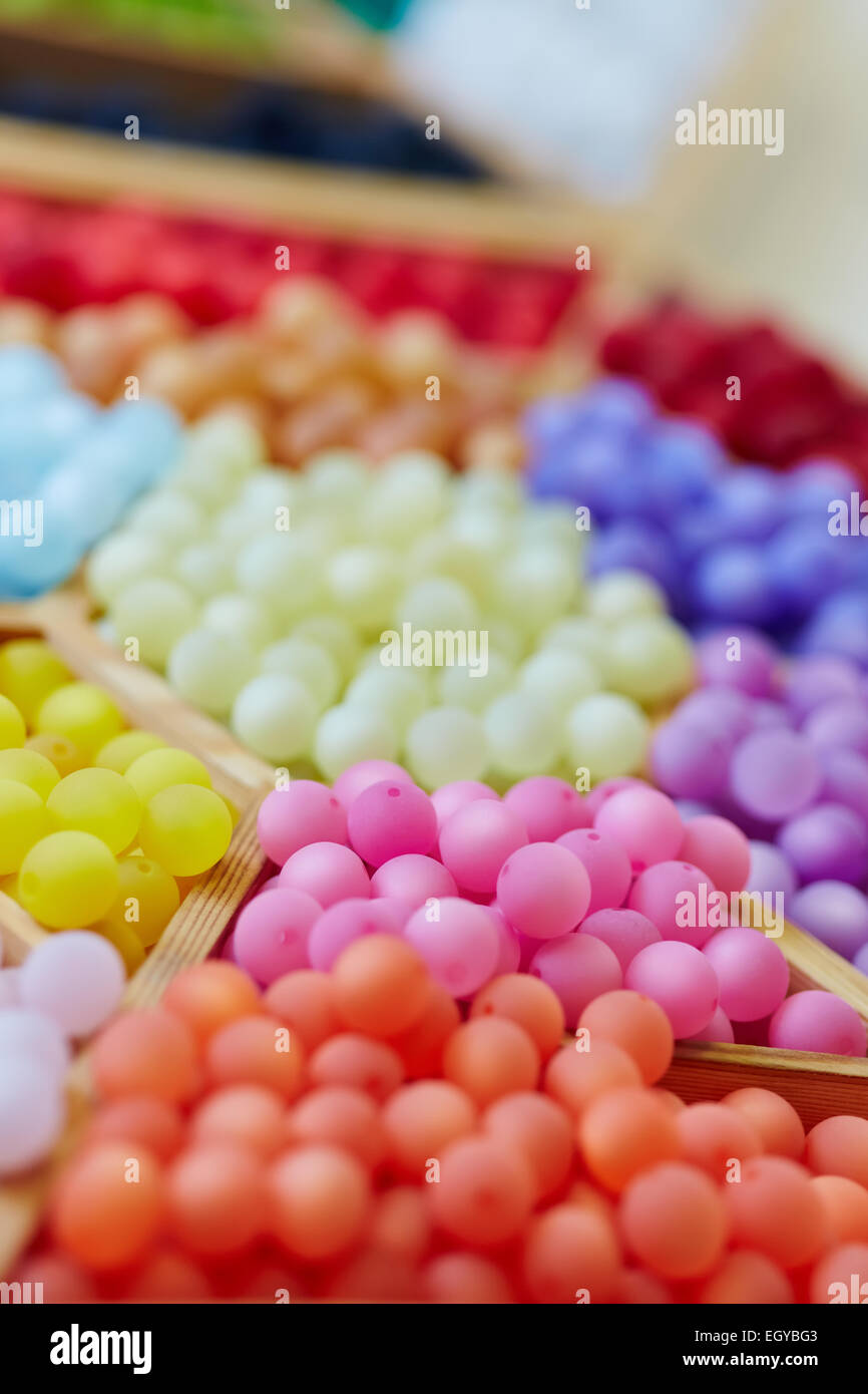 Selection of many colorful pearls in a jewelry store Stock Photo - Alamy
