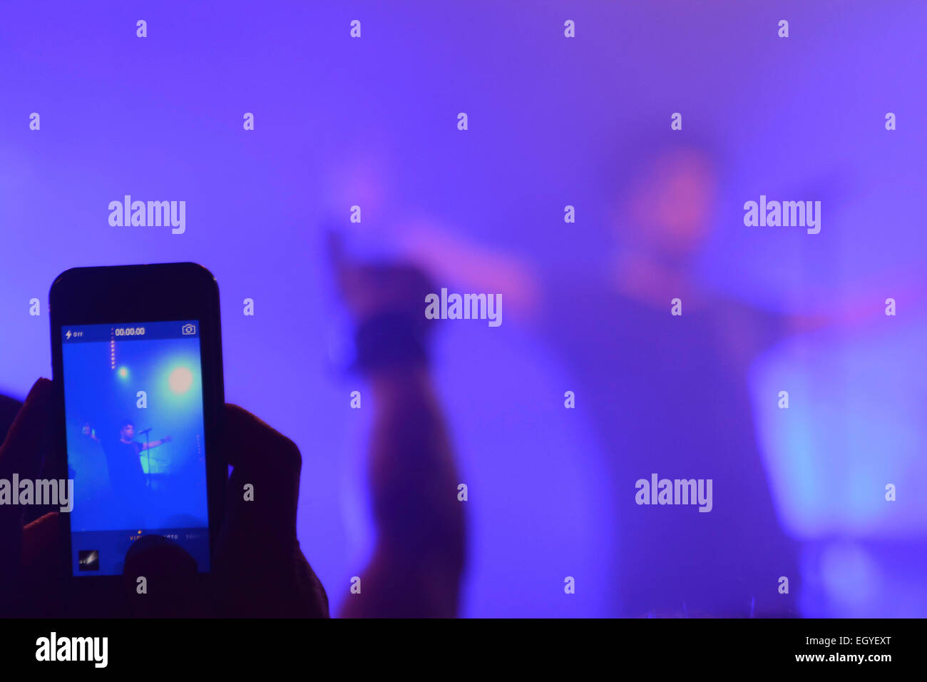 hand holding a smartphone recording a concert Stock Photo - Alamy