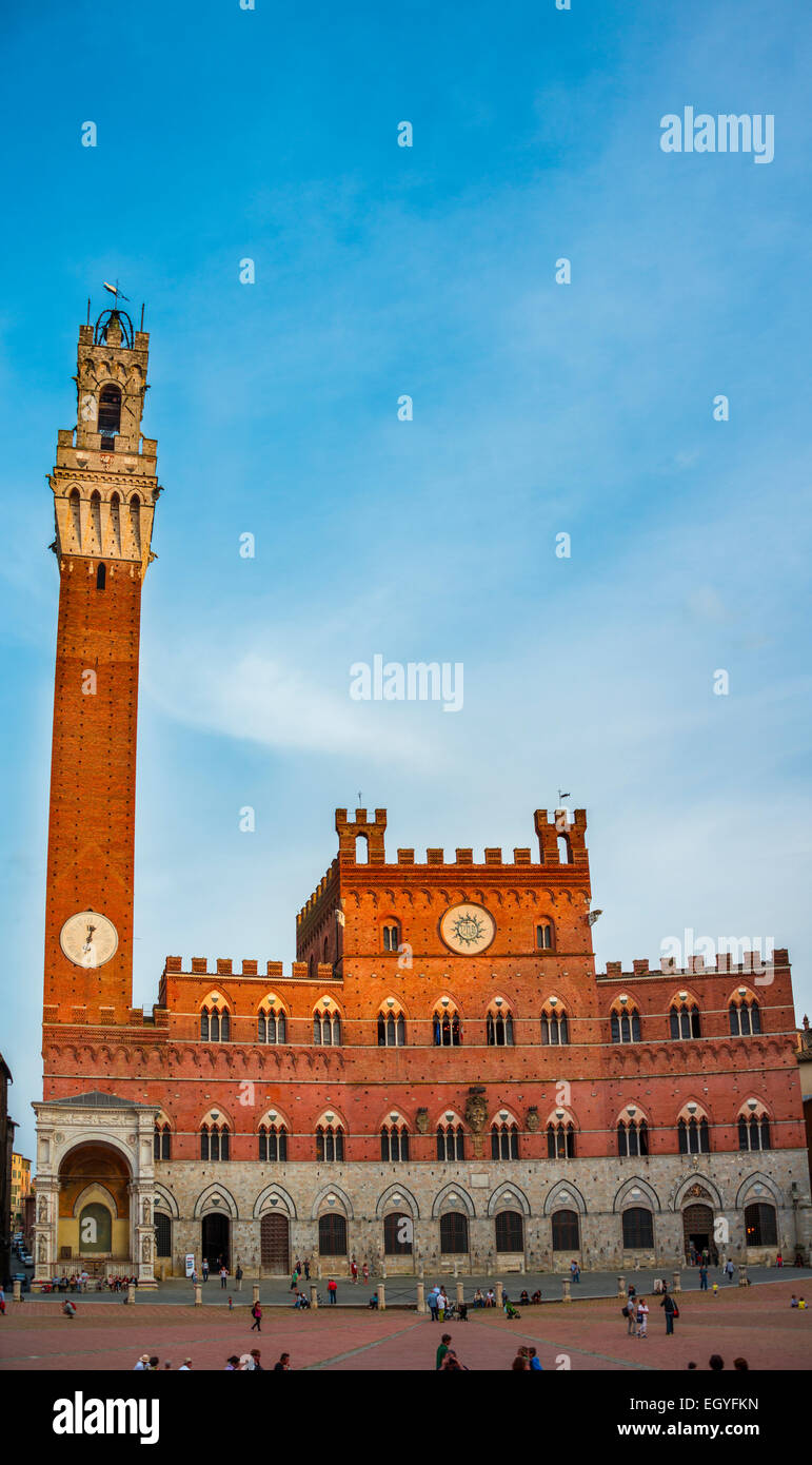 Palazzo pubblico mangia tower hi-res stock photography and images - Alamy