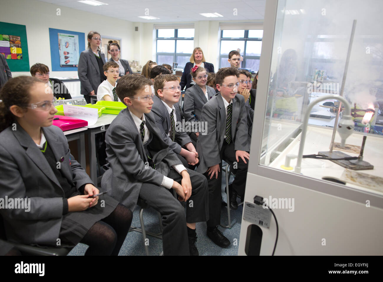 Chemistry lesson at Knole Academy, all-ability school, Sevenoaks, Kent ...