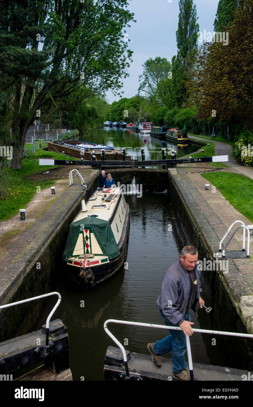 Barge docked in canal lock Stock Photo - Alamy