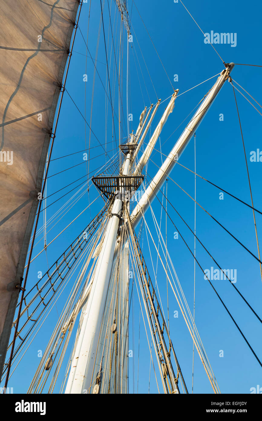 Rigging of a sailing ship Stock Photo - Alamy