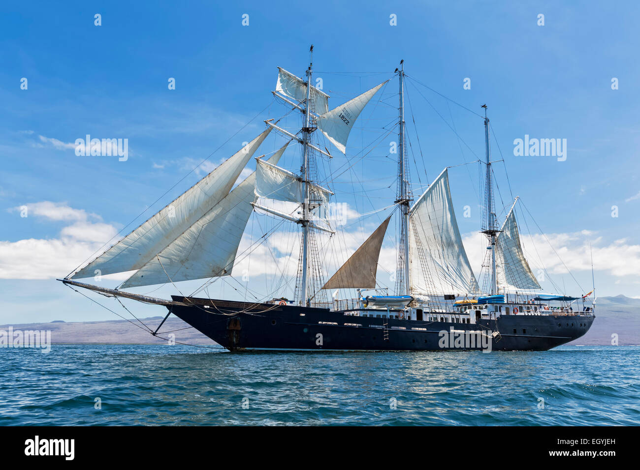 Ship under sail hi-res stock photography and images - Alamy