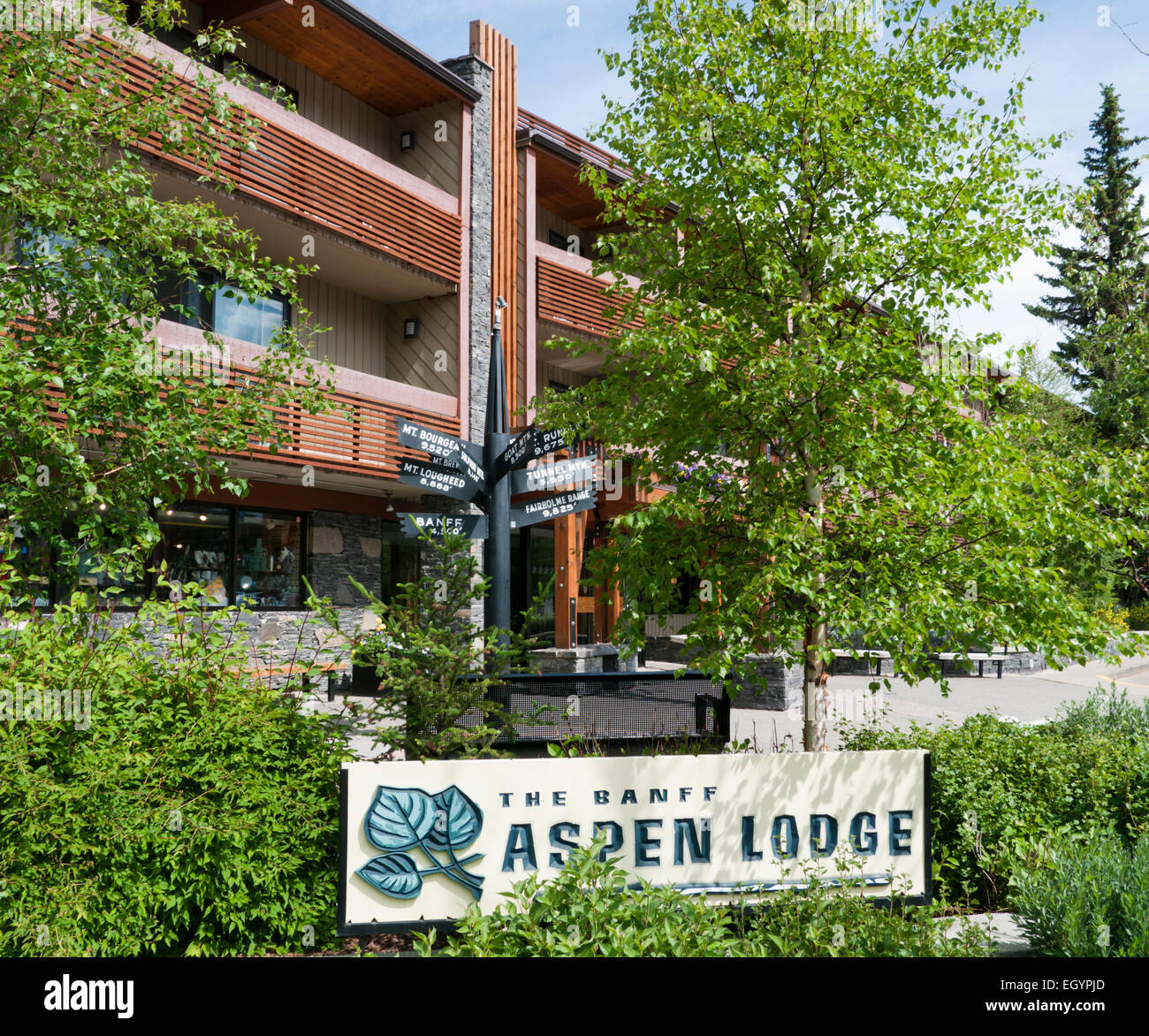 Banff aspen lodge hi-res stock photography and images - Alamy
