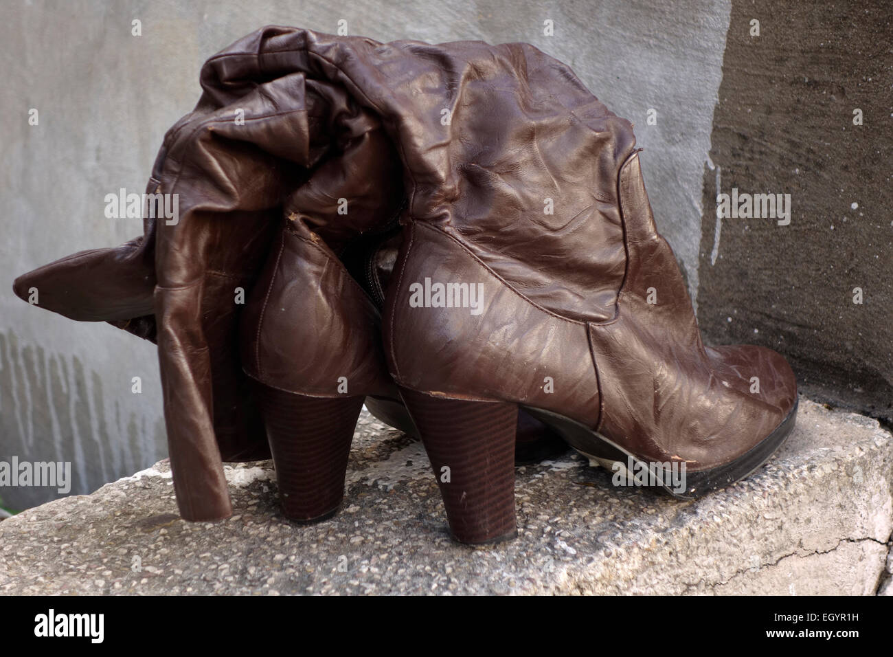 A pair of old shoes in the street Stock Photo - Alamy