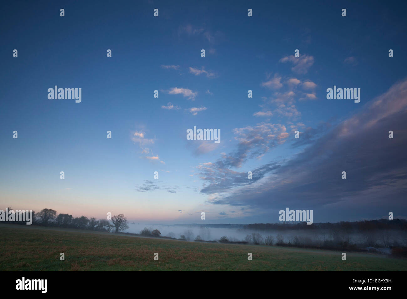 Fog england winter landscape hi-res stock photography and images - Alamy