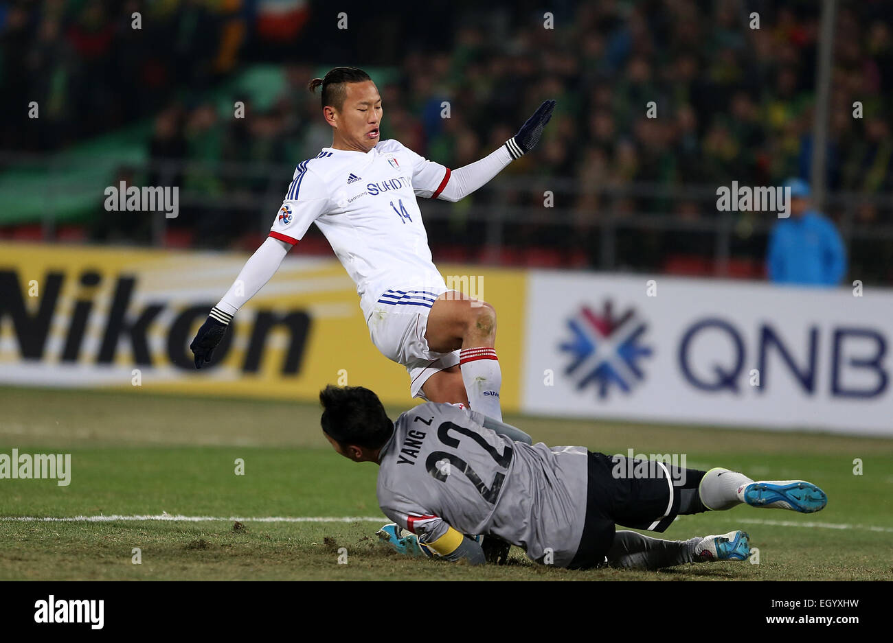 Top 4 clash hi-res stock photography and images - Alamy