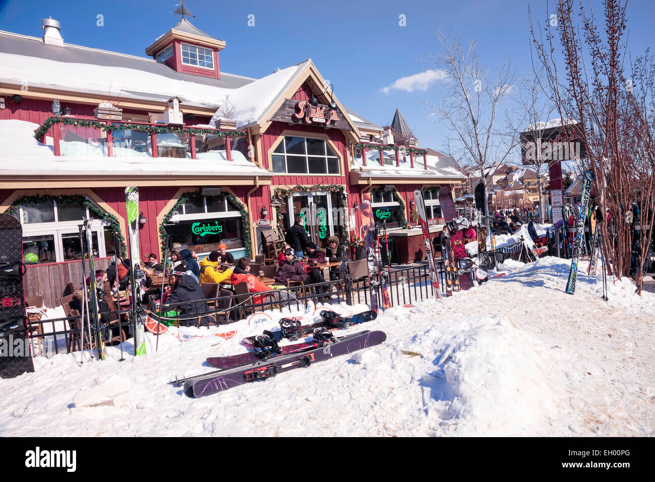Collingwood blue mountain premier ski resort with people hi-res stock ...