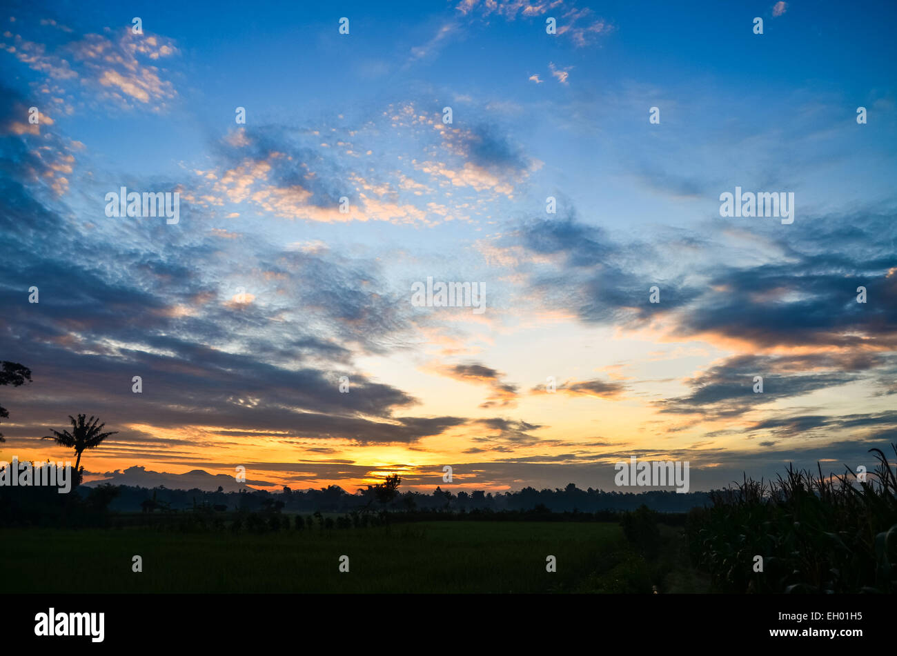 Sun rises in the east hi-res stock photography and images - Alamy
