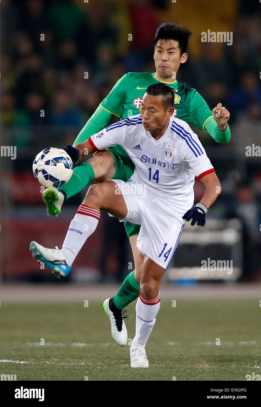 Beijing, China. 4th Mar, 2015. Chong Tese (front) of South Korea's ...