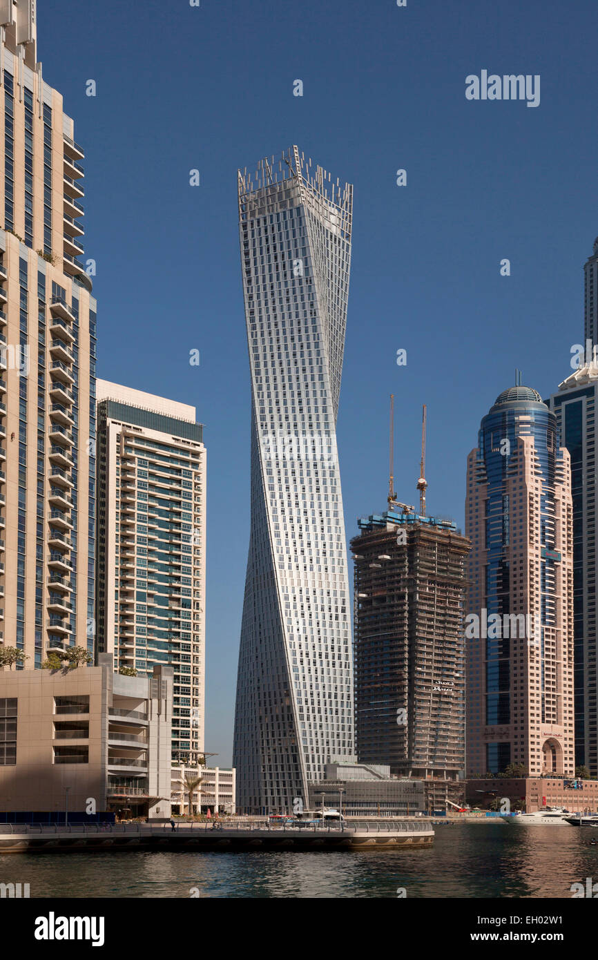 UAE, Dubai, view to Cayan Tower at Dubai Marina Stock Photo - Alamy