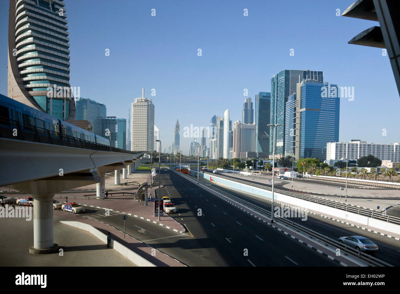 UAE, Dubai, view to Sheikh Zayed Road and driving metro Stock Photo - Alamy