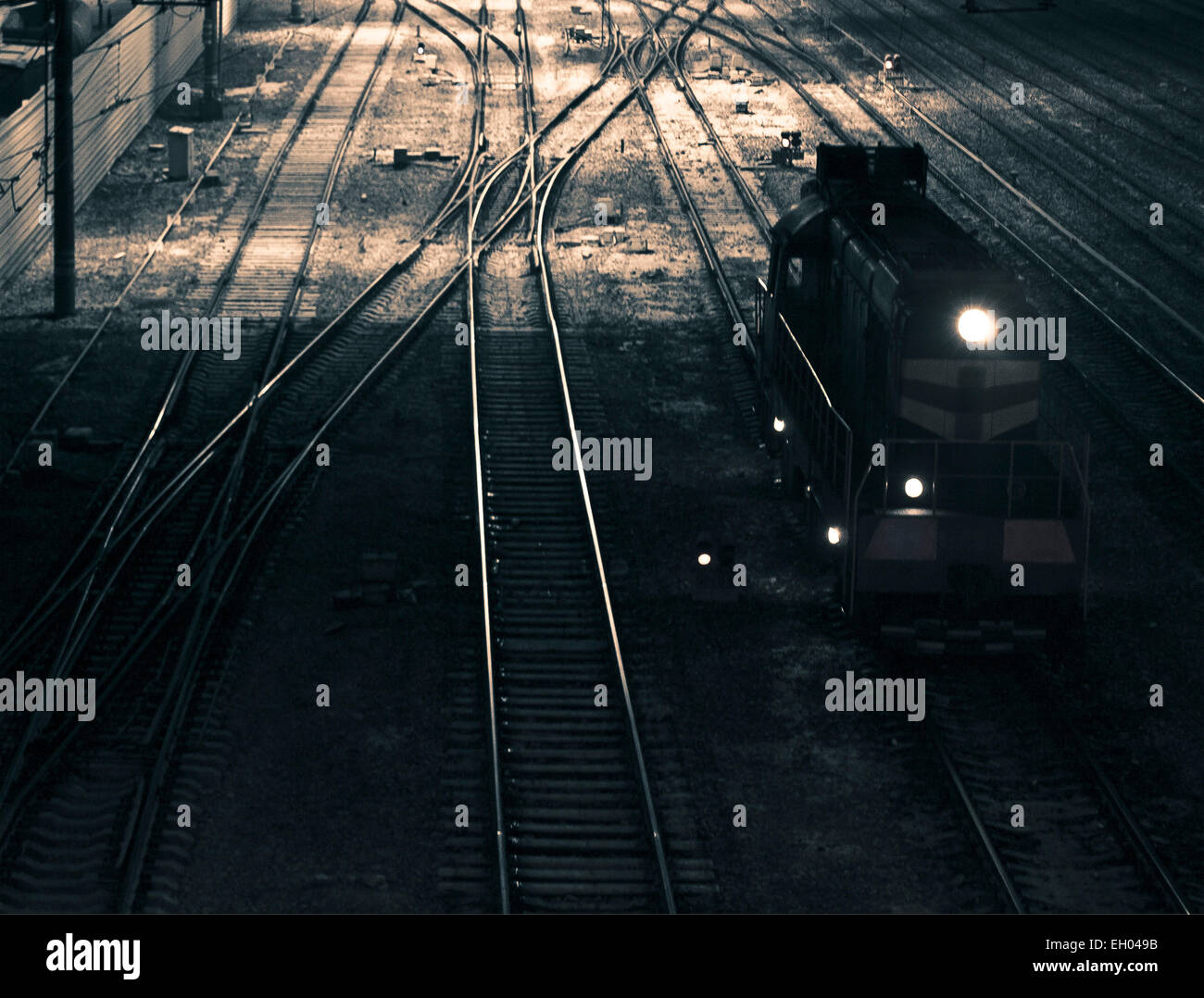 Night railroad hi-res stock photography and images - Alamy