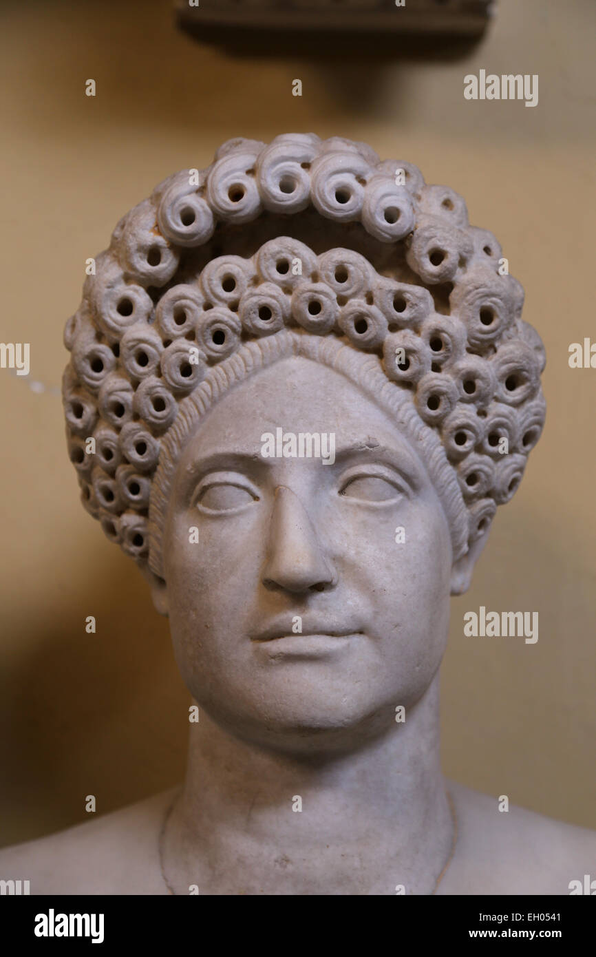 Roman period. Female portrait. Vatican Museums. Chiaramonti Stock Photo ...