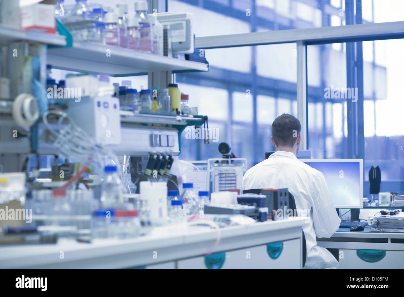 Microbiological one person hi-res stock photography and images - Alamy