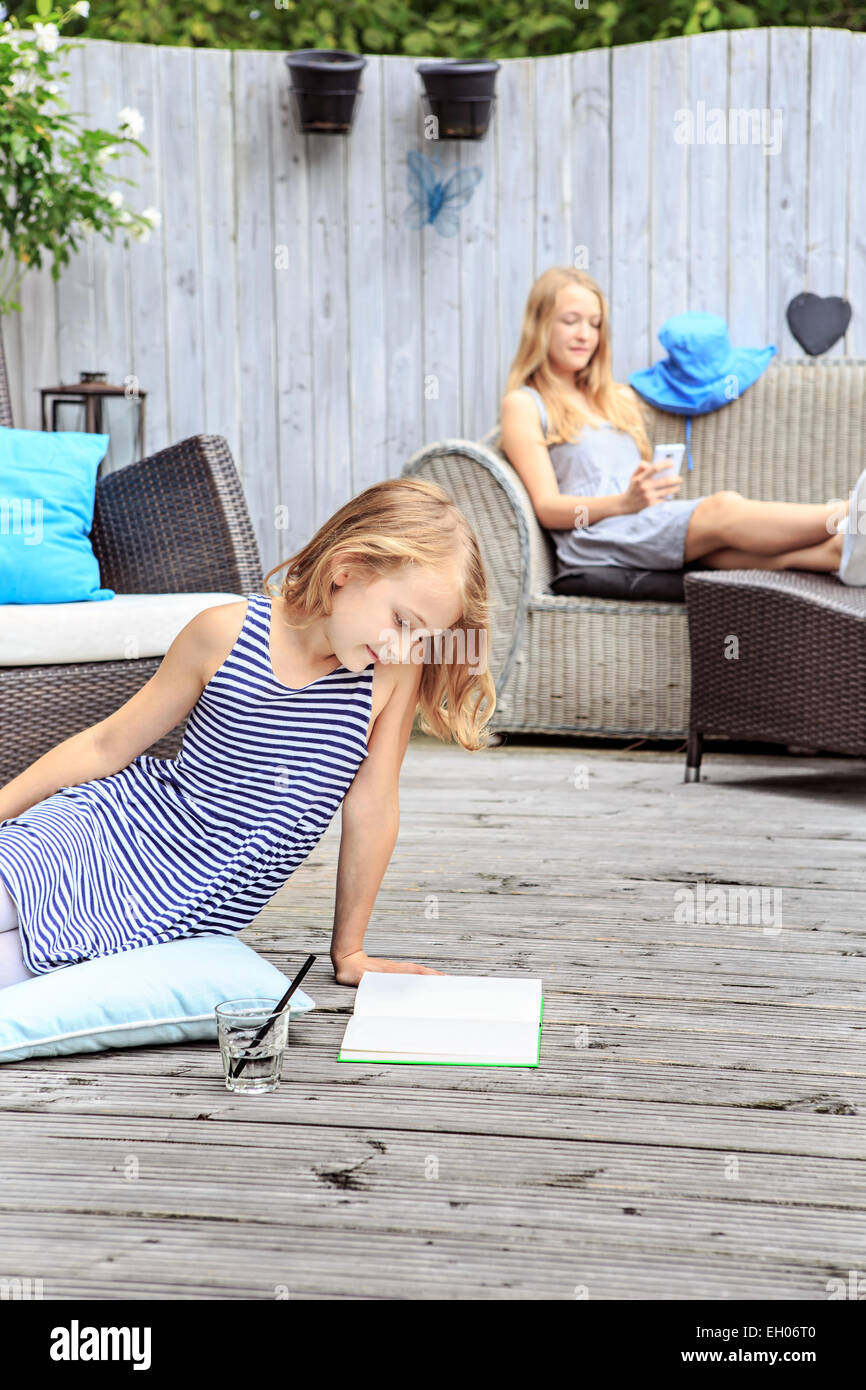 Backyard outdoor hi-res stock photography and images - Alamy