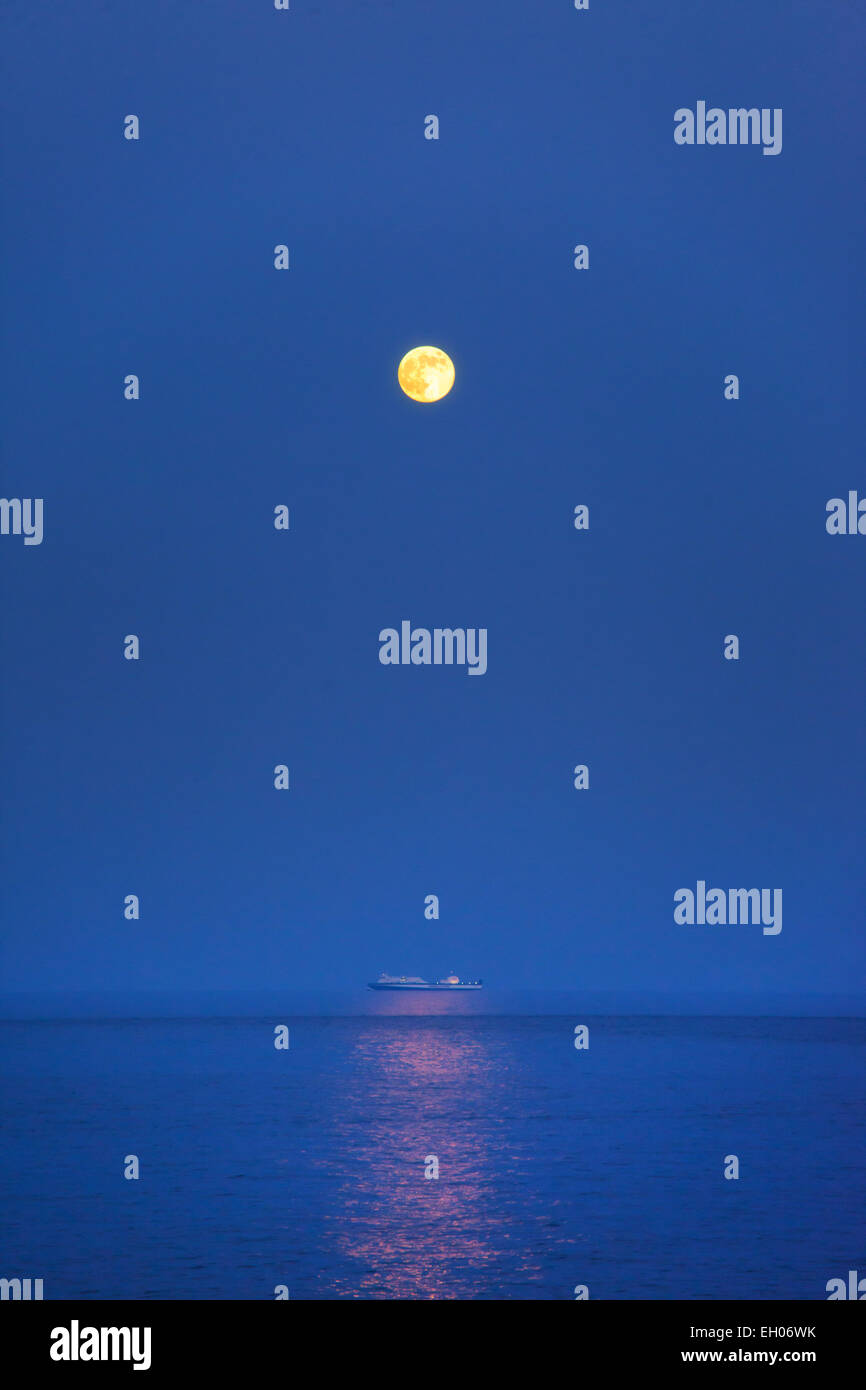 Moonrise at sunset hi-res stock photography and images - Alamy