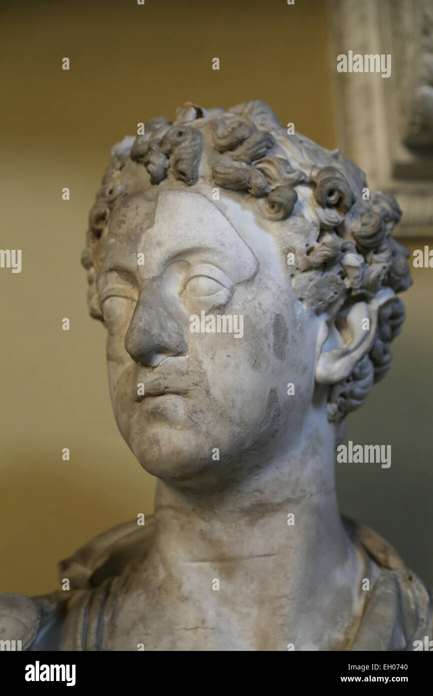 Commodus statue hi-res stock photography and images - Alamy