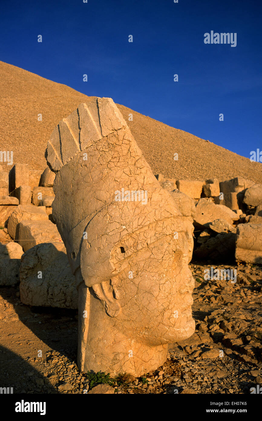Statues mount nemrut sunset hi-res stock photography and images - Alamy