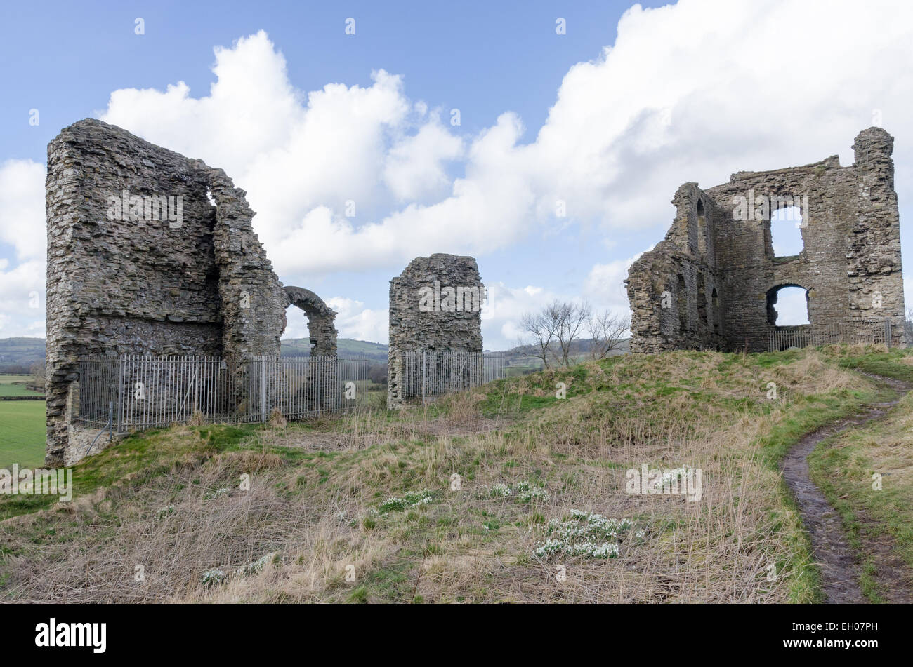 Ruins of Clun Castle, a Norman Welsh border castle in Shropshire Stock ...
