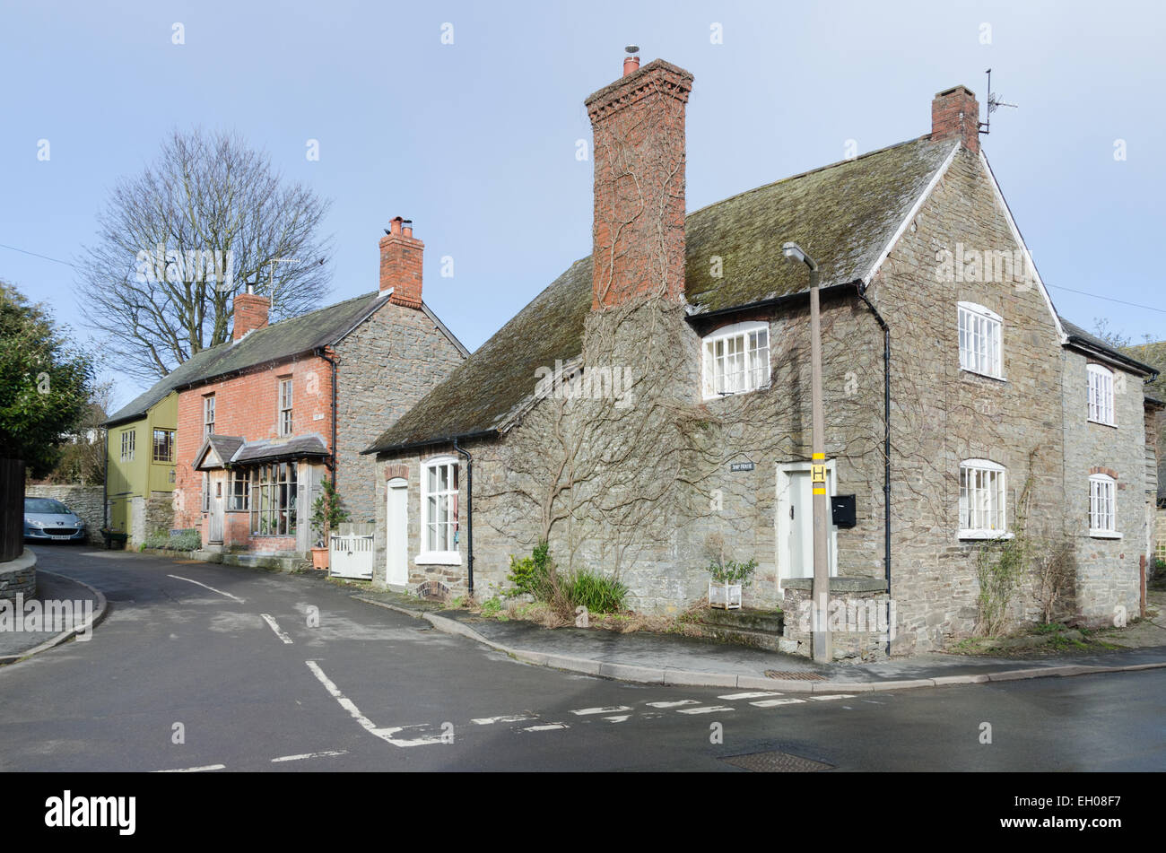 Traditiona cottages in Ford Street in the Shropshire town of Clun Stock ...