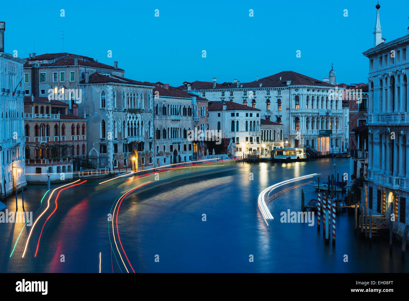 Venice canal evening and night time hi-res stock photography and images ...