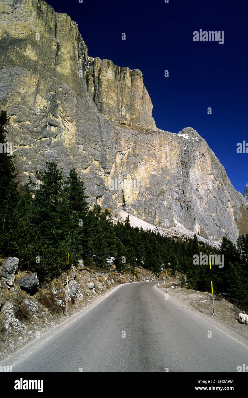 Strada dolomites hi-res stock photography and images - Alamy