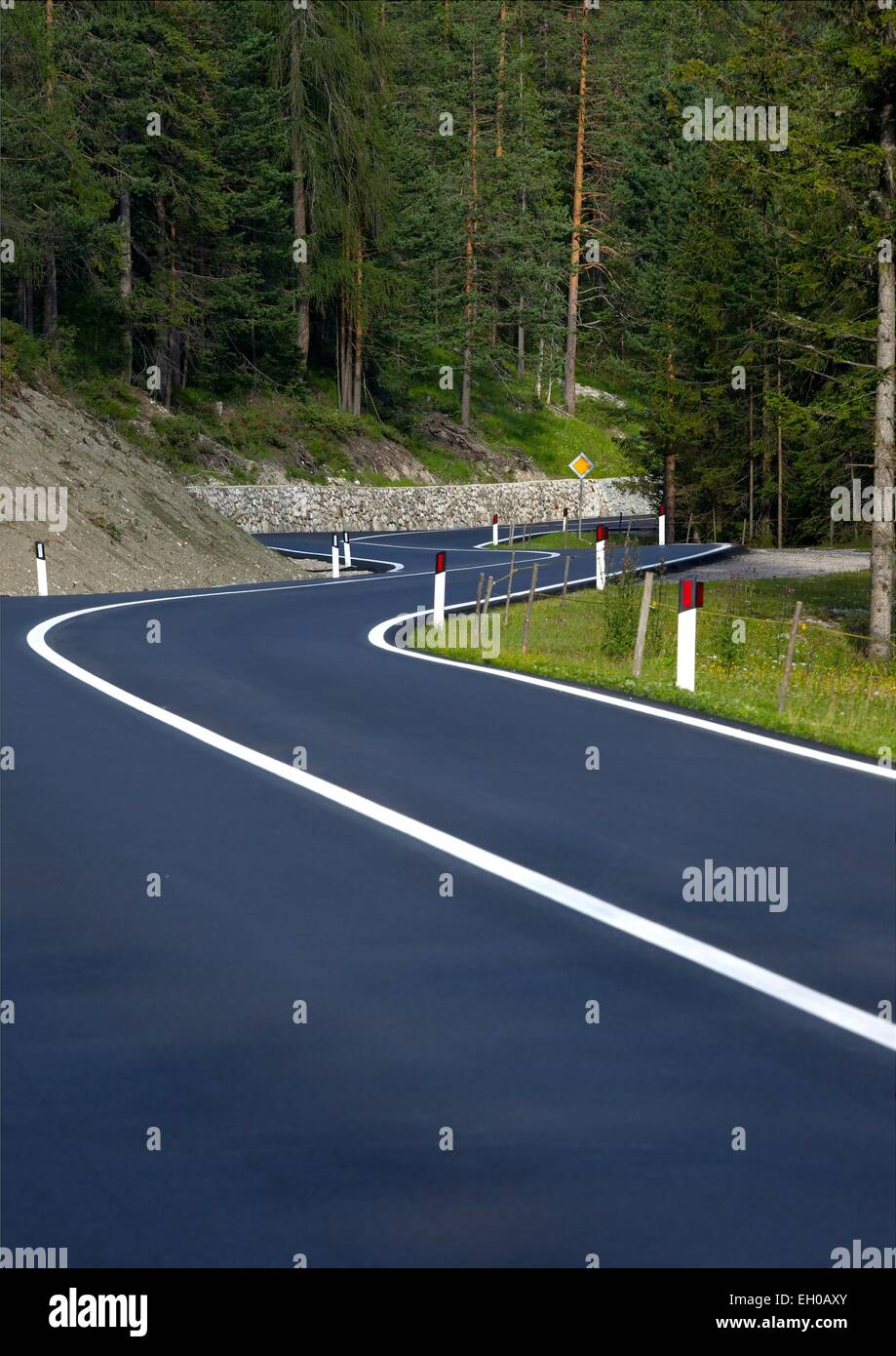Narrow road curve hi-res stock photography and images - Alamy