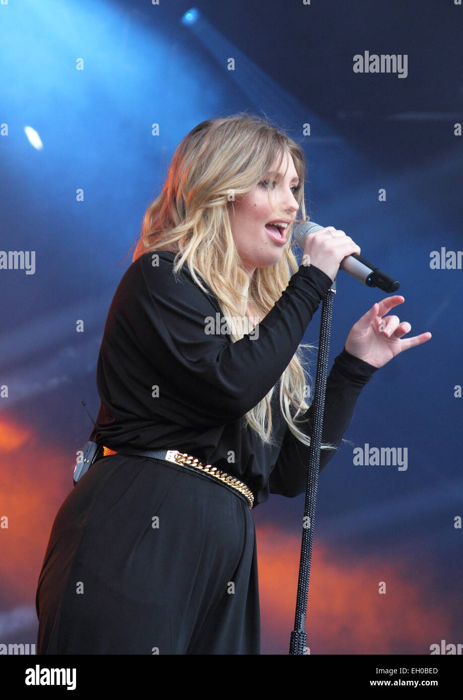 Michael henderson singer hi-res stock photography and images - Alamy