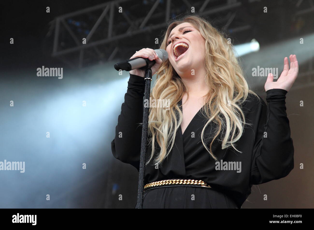 Michael henderson singer hi-res stock photography and images - Alamy